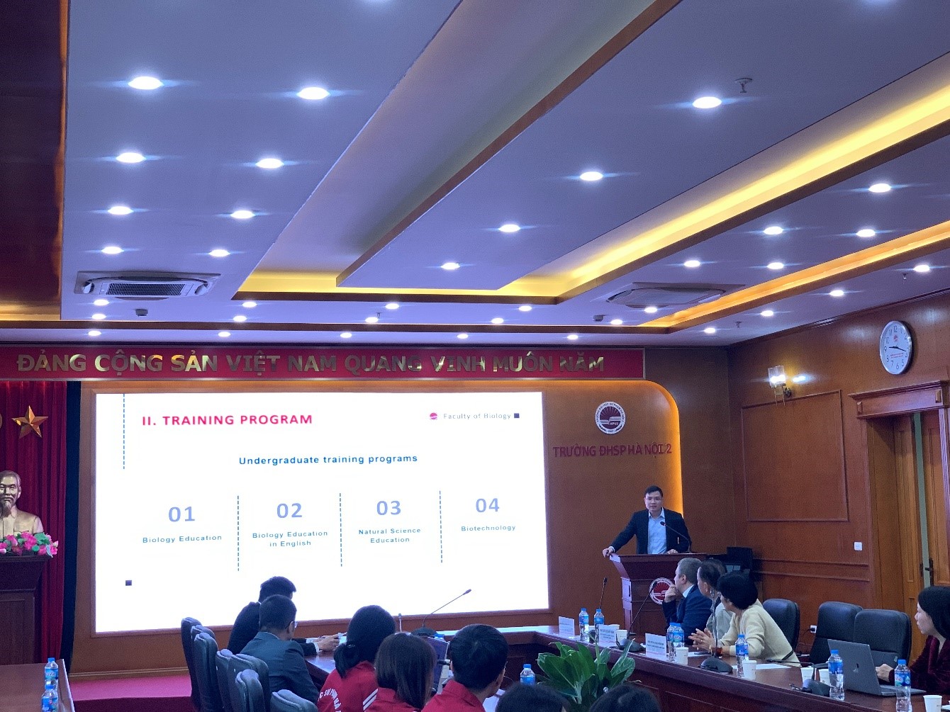 Chương trình seminar chuyên môn với chuyên gia, PGS. TS. Lyuben Ivanov Zagorchev, Trưởng khoa ...